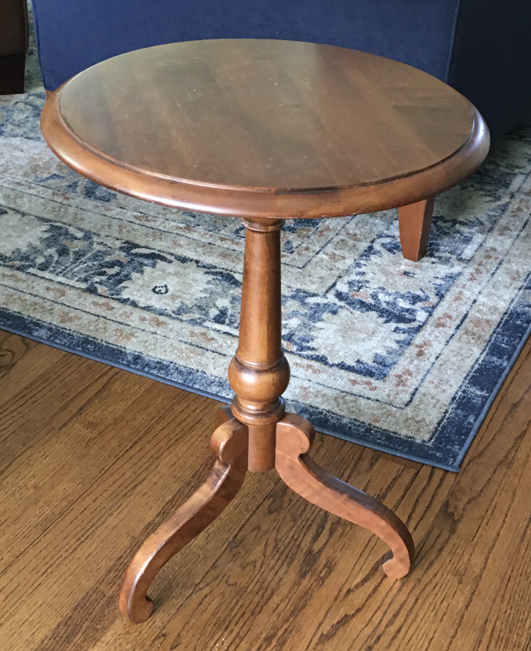 customer round side table