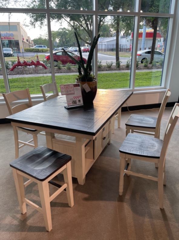 CUSTOMER DINING TABLE