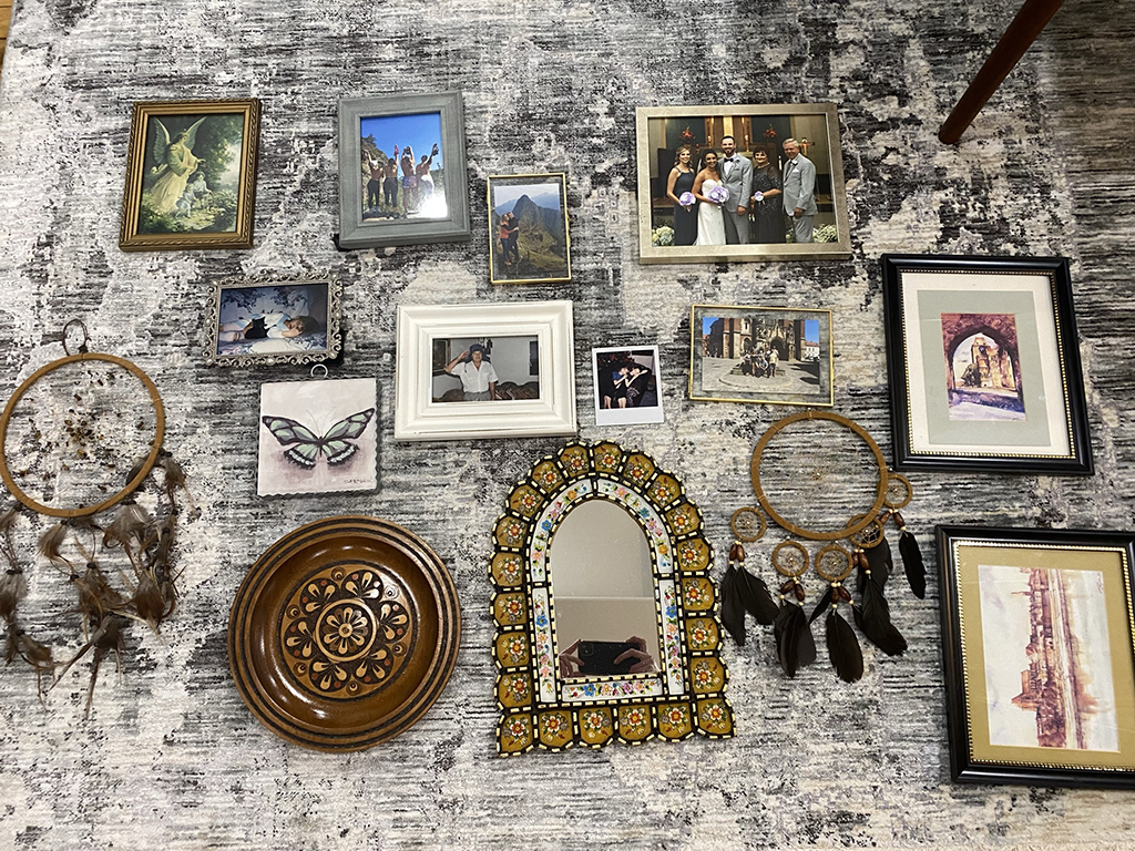 Customer_Black and gold monument frame