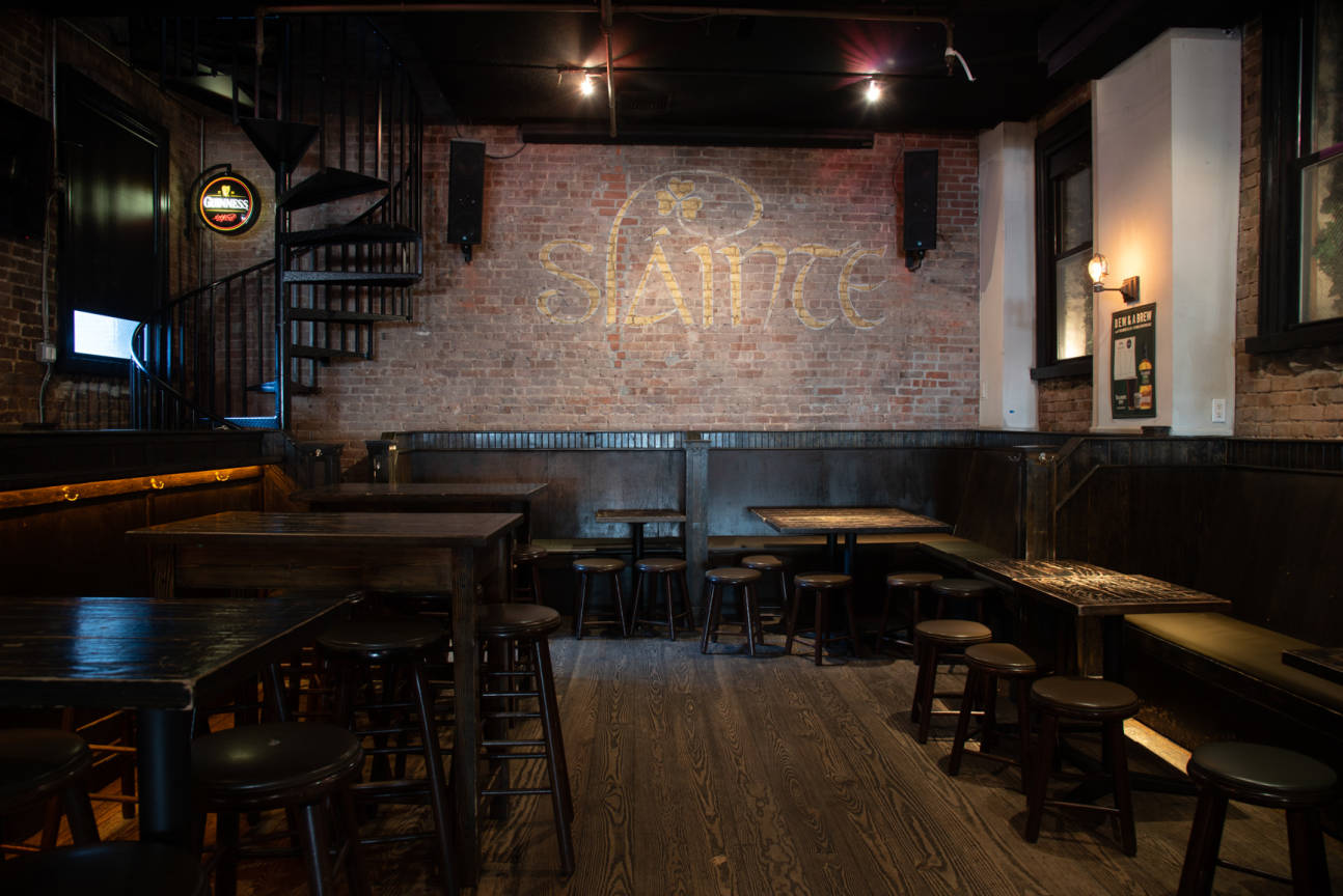 Sláinte Bar & Lounge