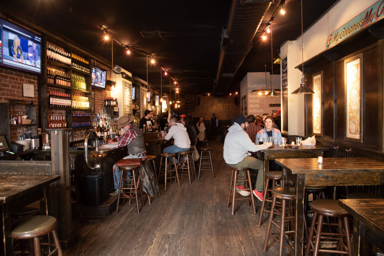 Sláinte Bar & Lounge