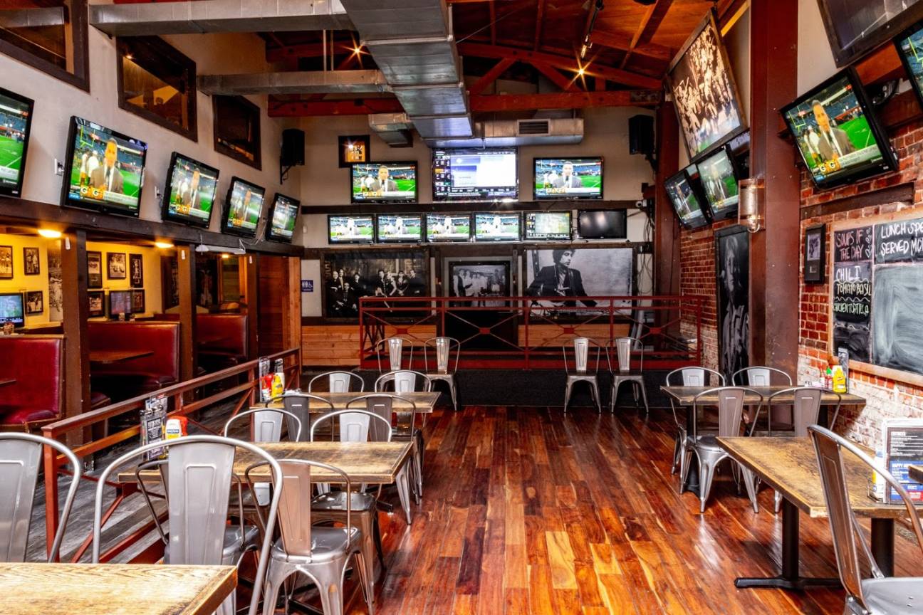The Crest Sports Bar & Grill - Old Town Torrance, Torrance, CA