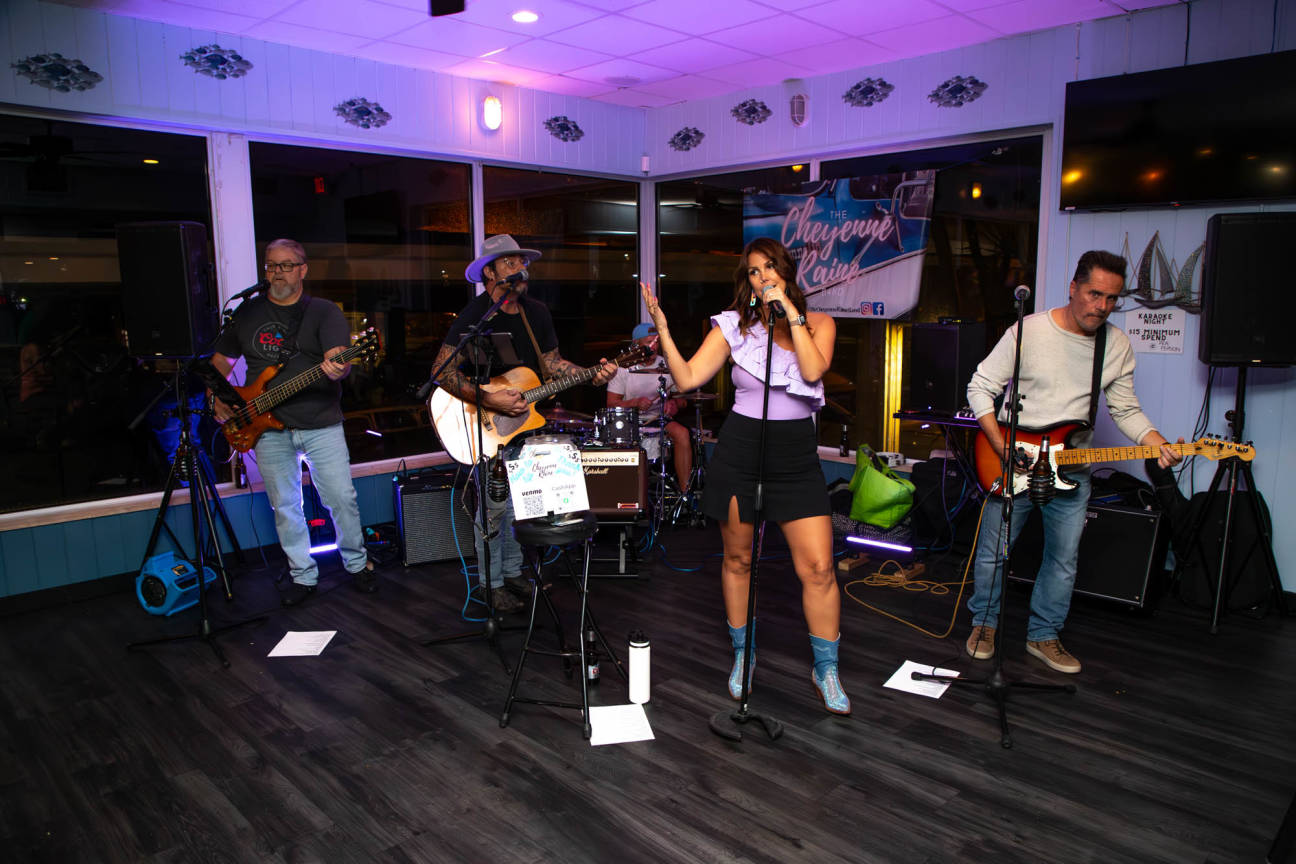 Grumpy Gary's at Dockers - Dania Beach, Dania Beach, FL