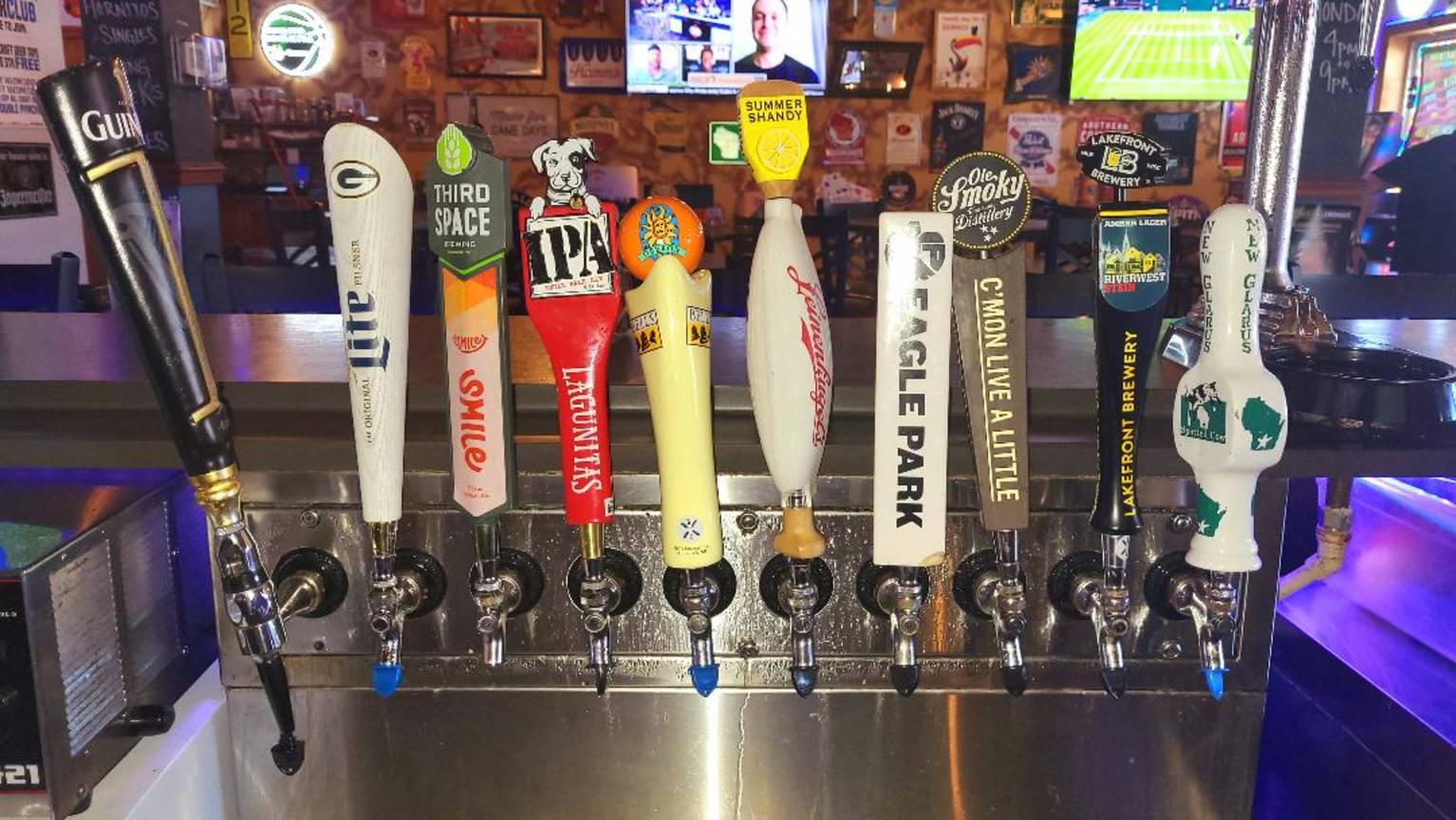 Aliota's Pub & Grill - Northshore Milwaukee, Milwaukee, WI