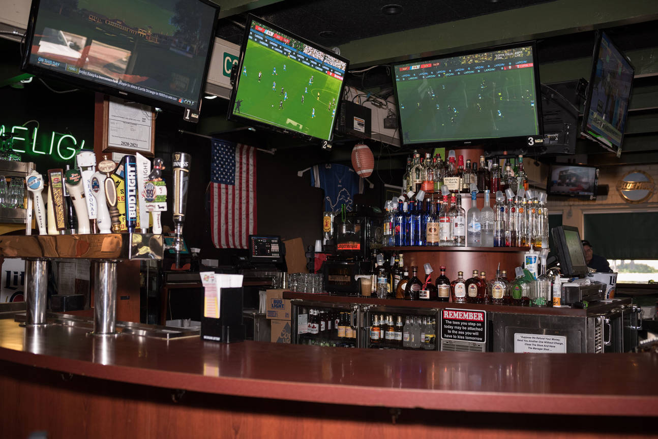 Limelight Sports Bar and Grill - Warren , MI