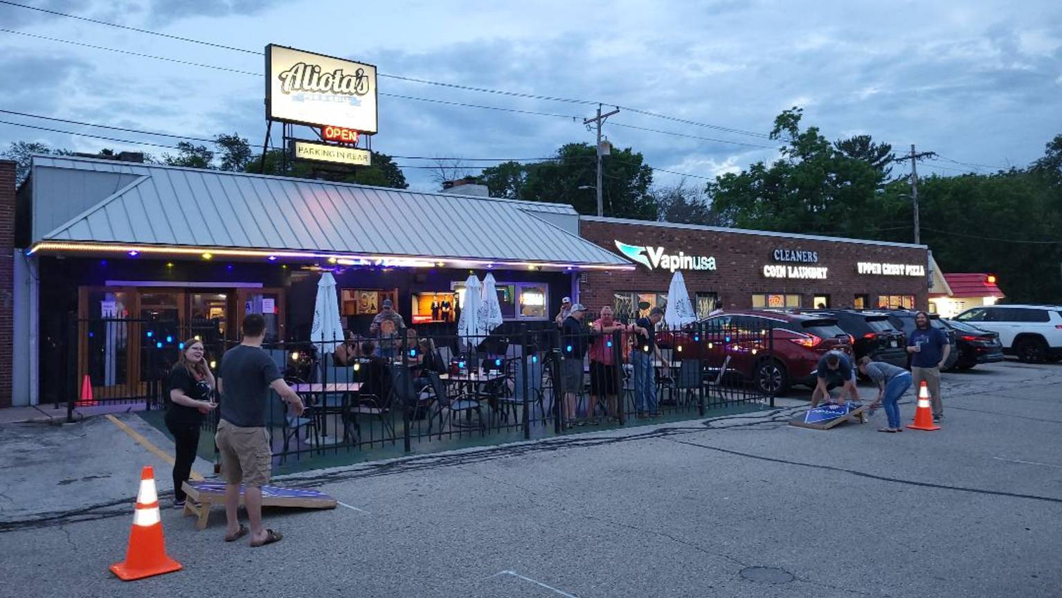 Aliota's Pub & Grill - Northshore Milwaukee, Milwaukee, WI