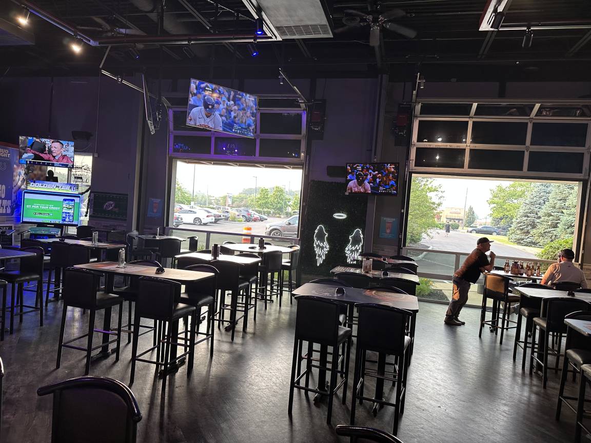 Sidelines Sports Pub - Avon, IN