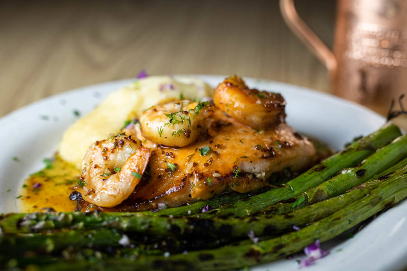 Curly's Waterfront Sports Bar & Grill - Pewaukee Lake, Pewaukee, WI