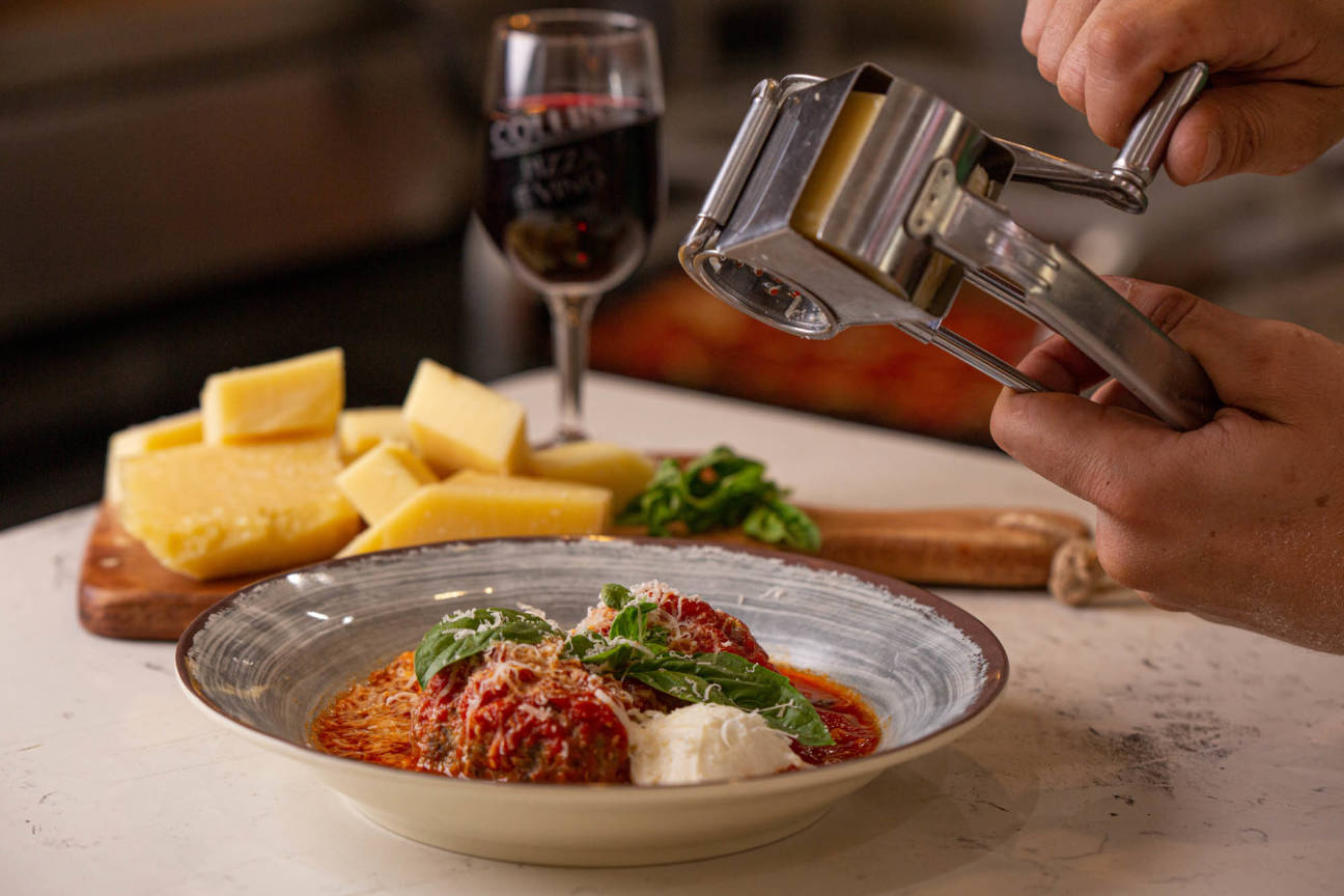 Collins Pizza Restaurant - Pizza Delivery Miami Beach, FL