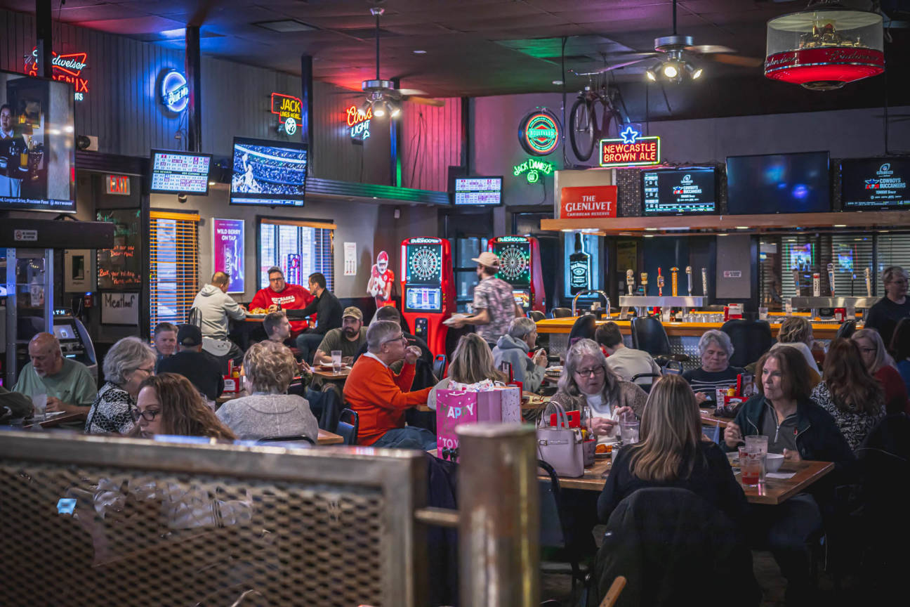 Phoenix Food and Spirits (Blondo) - Omaha, NE