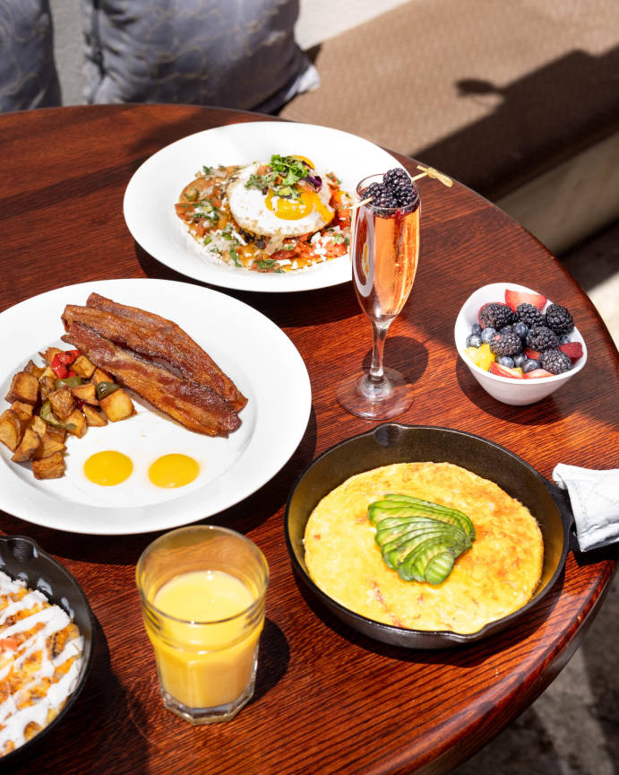 Riverside Clubhouse - Best American Restaurant Near you