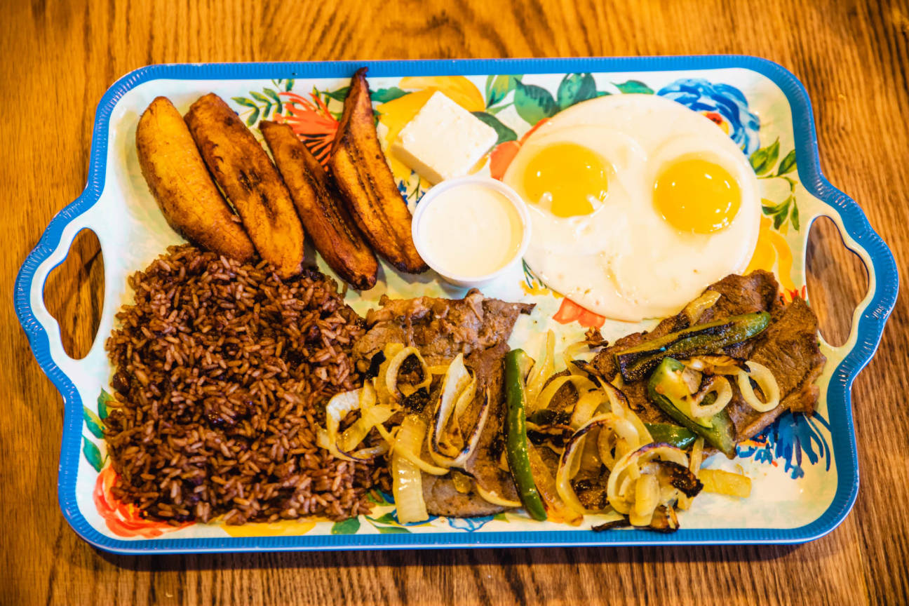 Restaurante El Salvadoreno - San Diego, CA