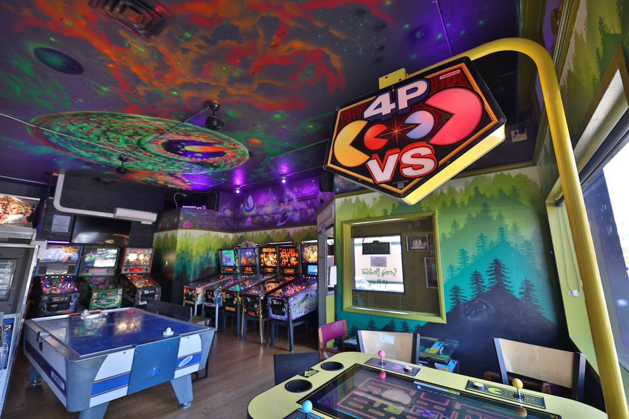 Space Room Lounge - Hawthorne, Portland, OR