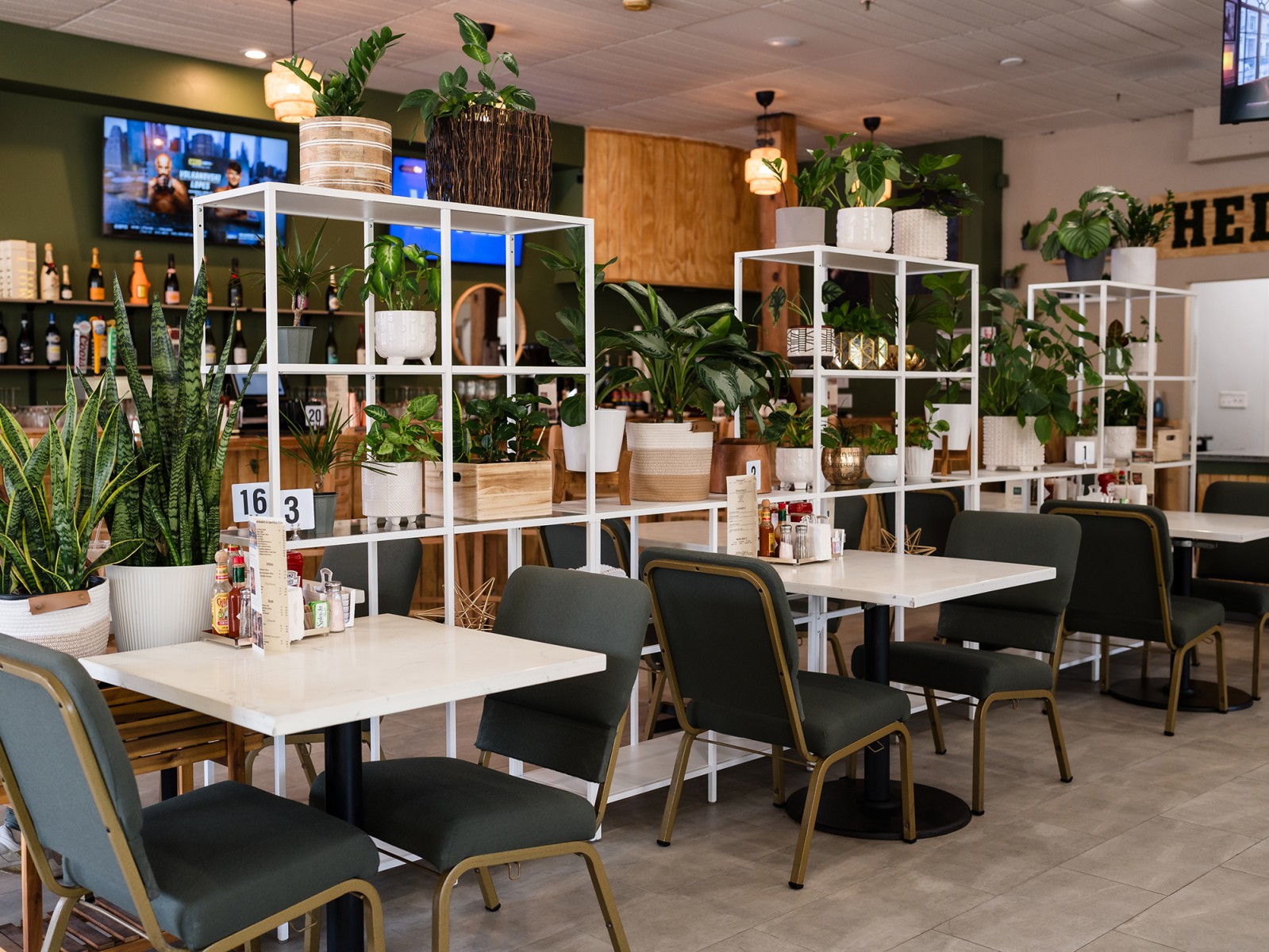 Must-Try American Restaurant in Natomas | Helic