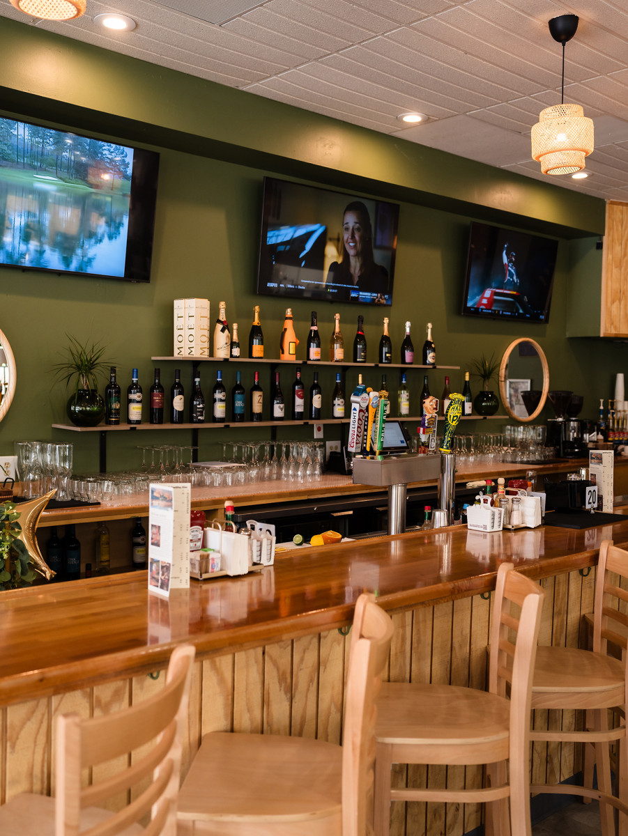 Must-Try American Restaurant in Natomas | Helic