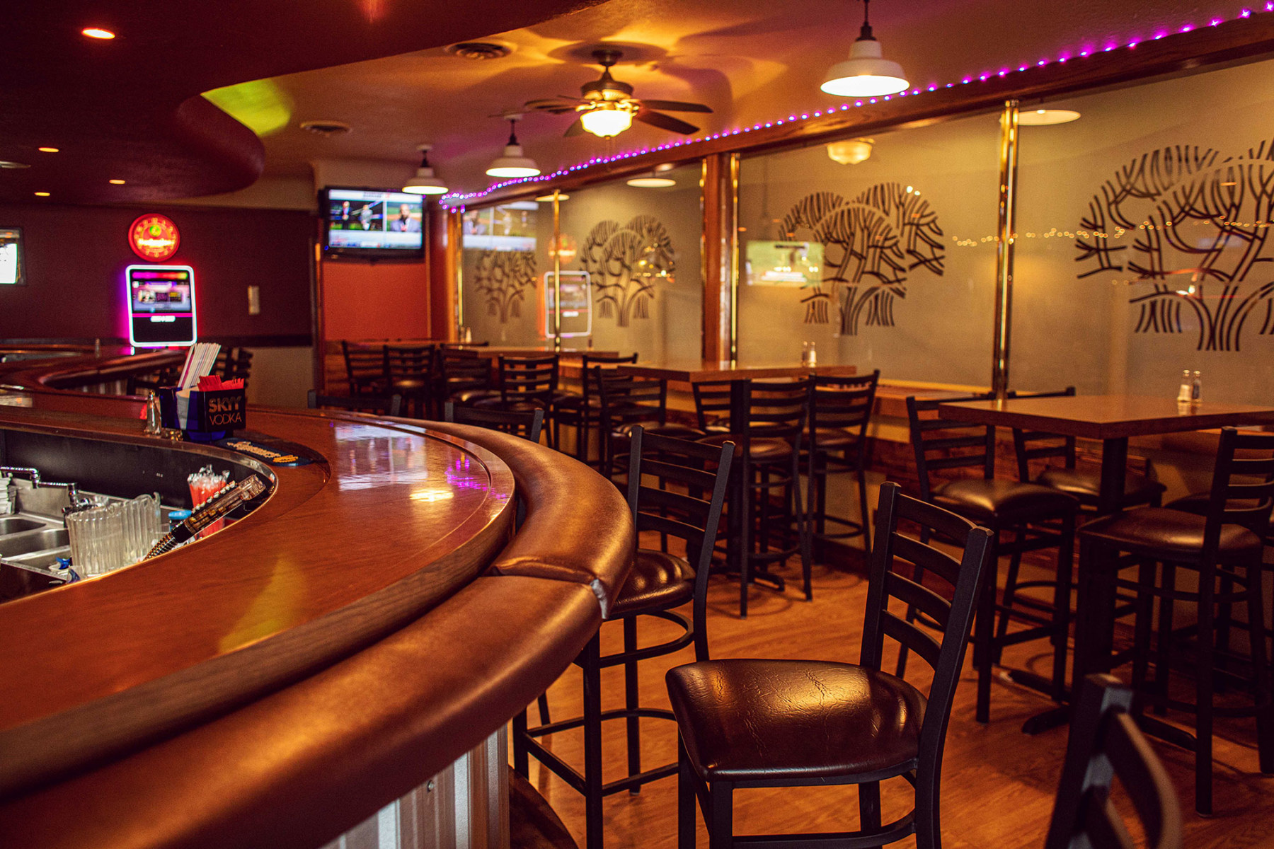 Best American Restaurant in Sheffield Lake | Amber Oaks