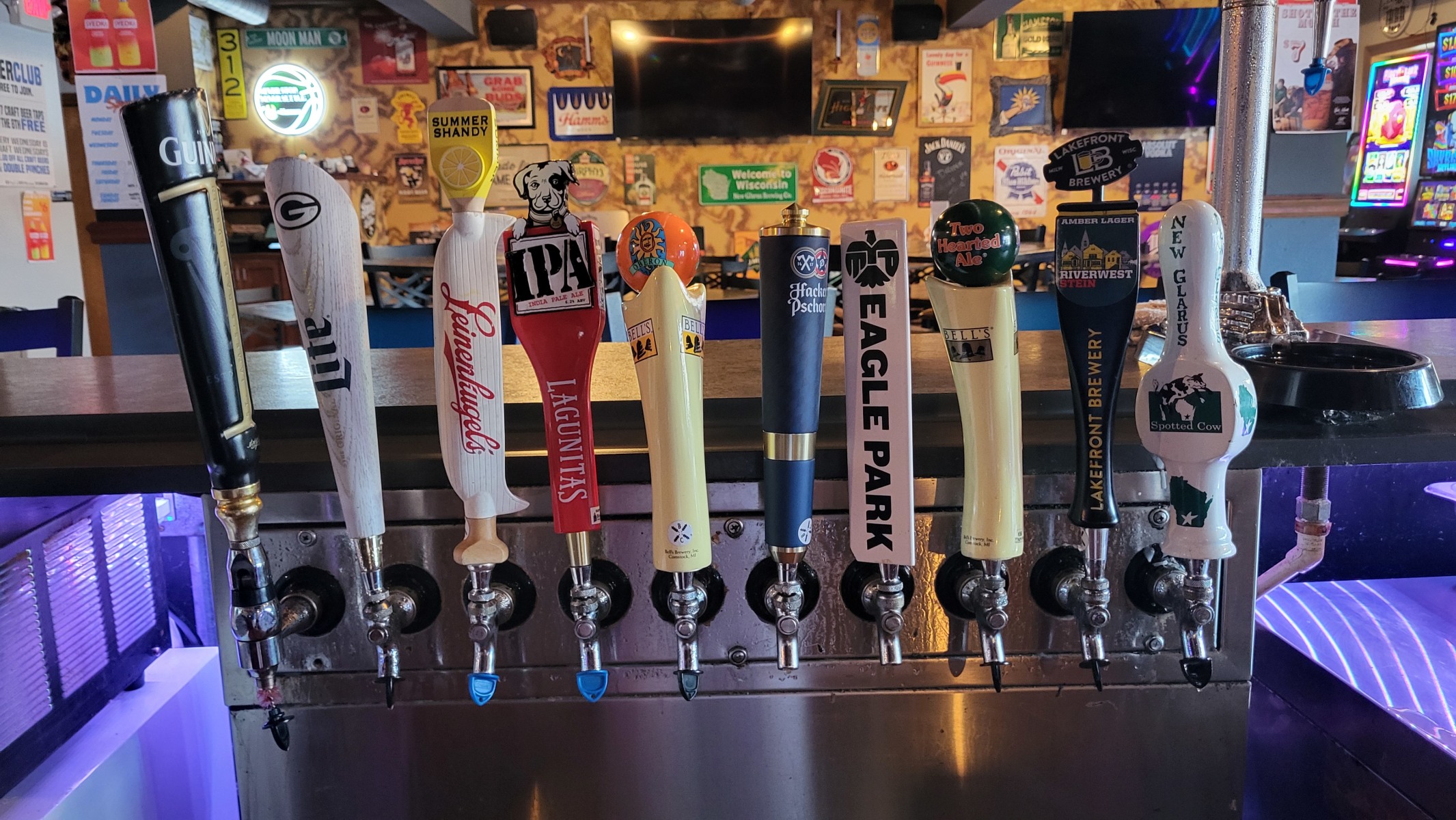 Aliota's Pub & Grill - Northshore Milwaukee, Milwaukee, WI