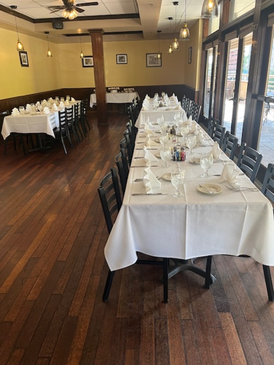 CJ Mugg's - Must-Try American Restaurant in Clayton, MO
