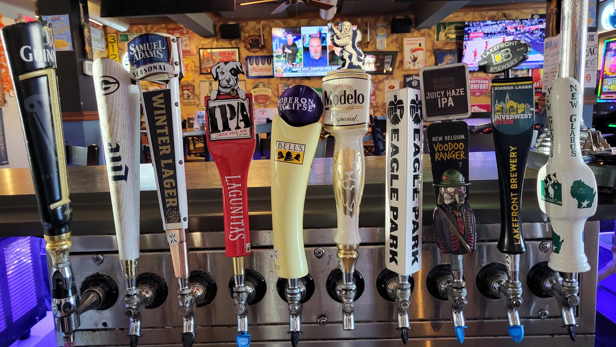 Aliota's Pub & Grill - Northshore Milwaukee, Milwaukee, WI