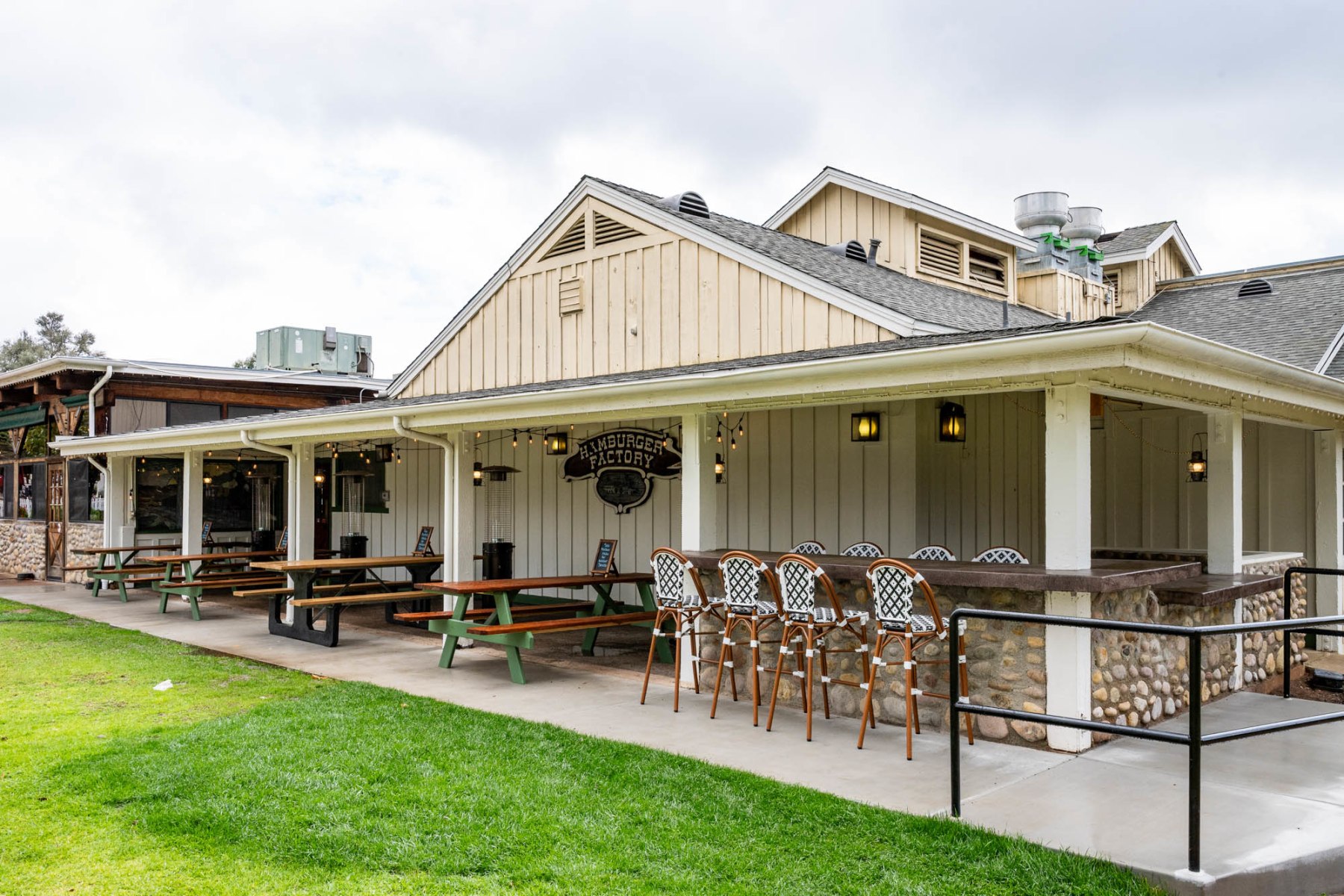 Hamburger Factory Family Restaurant - Old Poway Park, Poway, CA