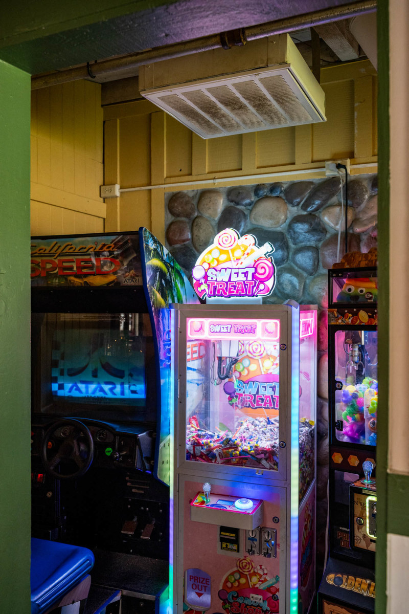 Hamburger Factory Family Restaurant - Old Poway Park, Poway, CA