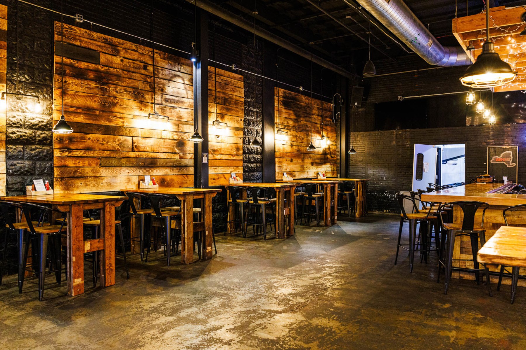 Best Bar in Fairport, NY | Country Roads
