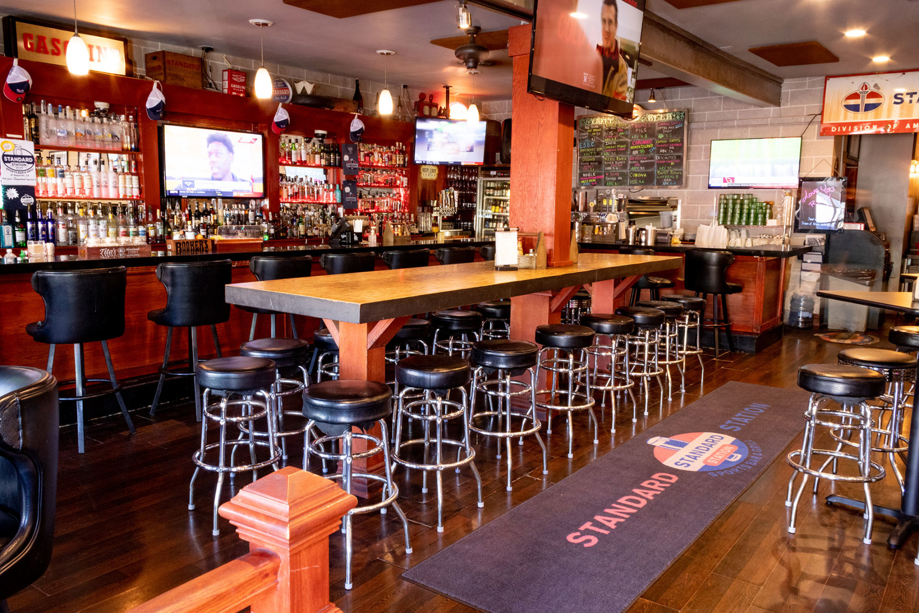 Standard Station Sports Bar & Grill - El segundo, El Segundo, CA