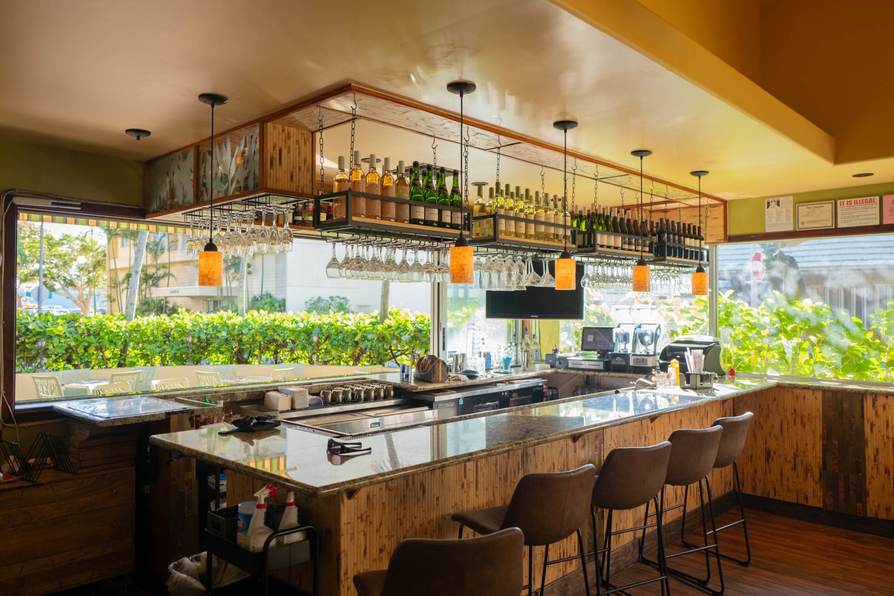 Uahi Island Grill – Best American Restaurant in Kailua