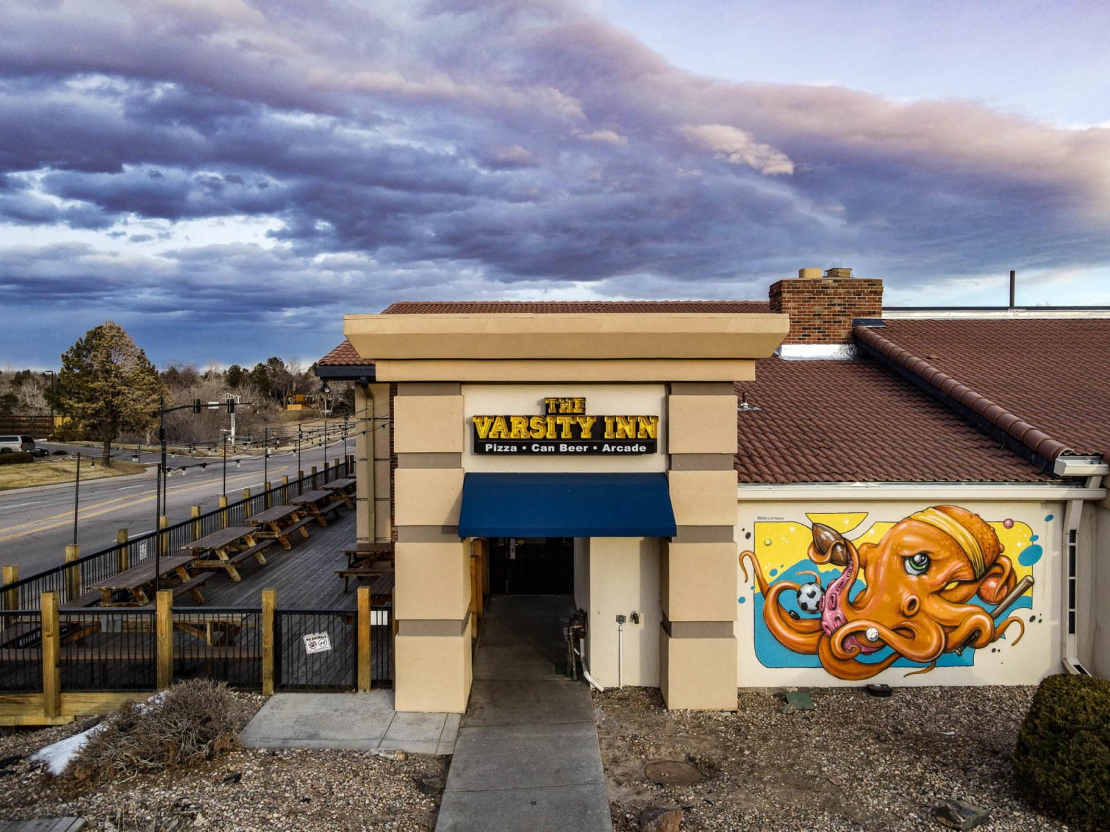 Must-Try Sports Bar in Centennial, CO | The Varsity Inn