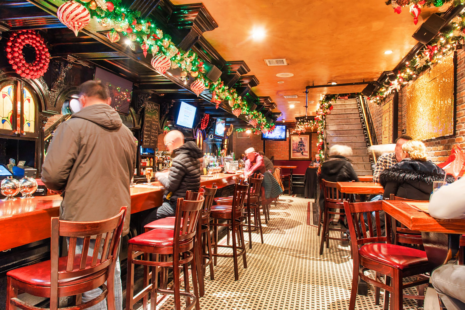 Must-Visit Irish Pub in Midtown | Playwright Tavern