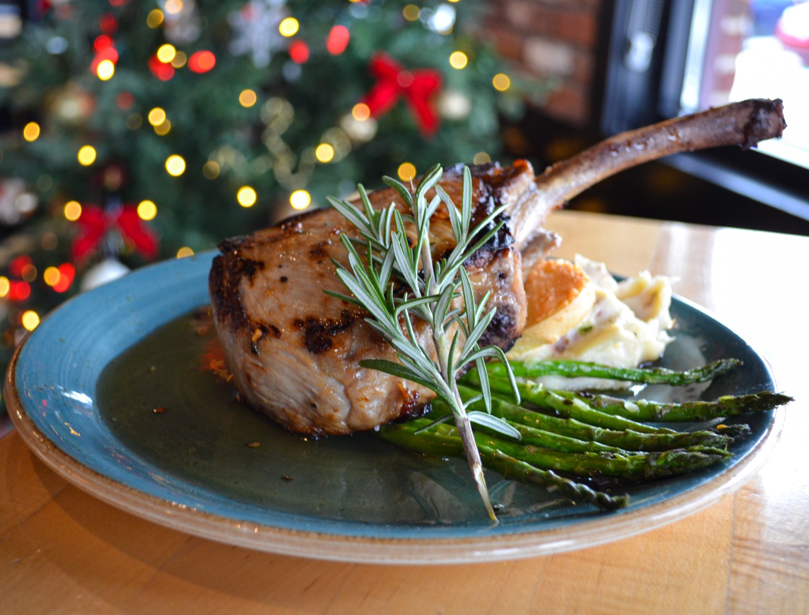 WALNUT GRILL, American Eatery + Bar
