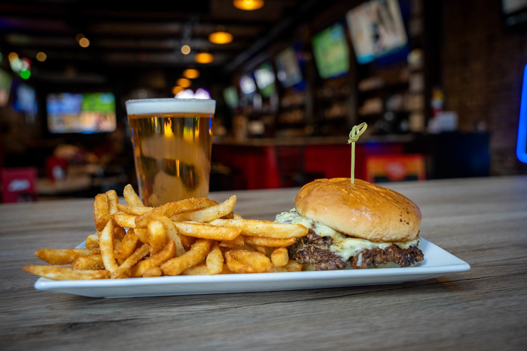 Must-Try Sports Bar in Columbus, GA | Hank's Bar & Grill