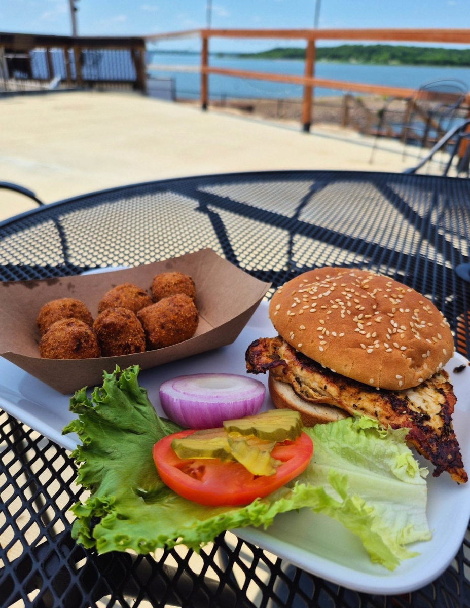 Captain's Grille - Perry Lake, Perry, KS