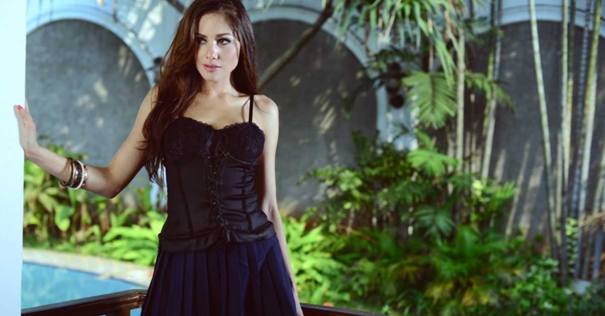 DJ Chantal Devi Tampil Mempesona Dan Bergaya Seksi