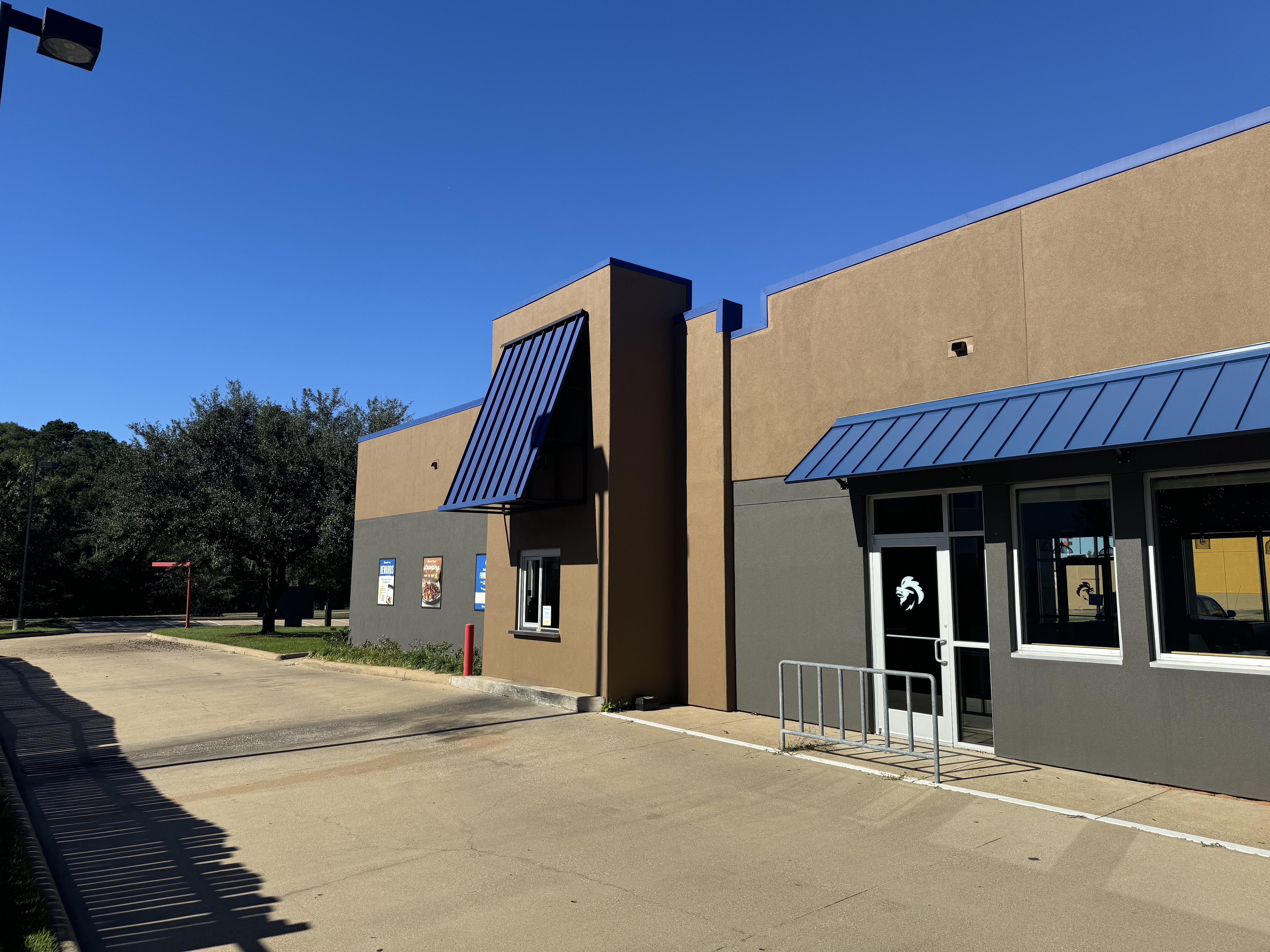 Lufkin,TX | Former Drive-Thru Restaurant For Lease | Retail for lease ...