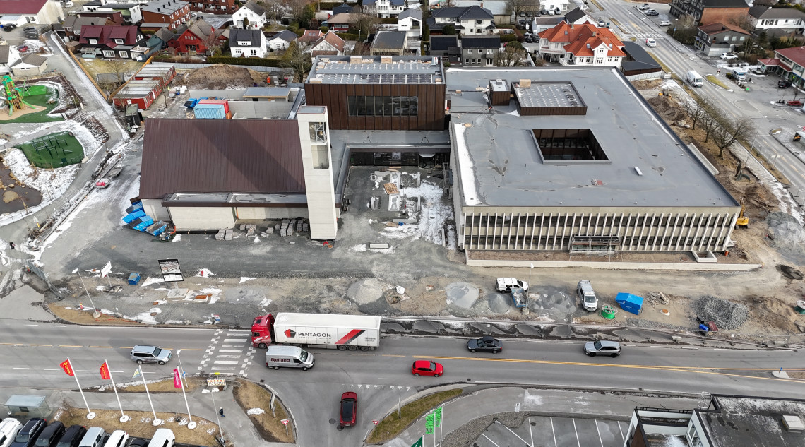 Plogen kulturhus, rådhus og kyrkje - Klepp kommune