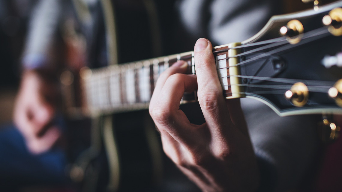 Gitar/el-gitar/bass - Frogn kommune
