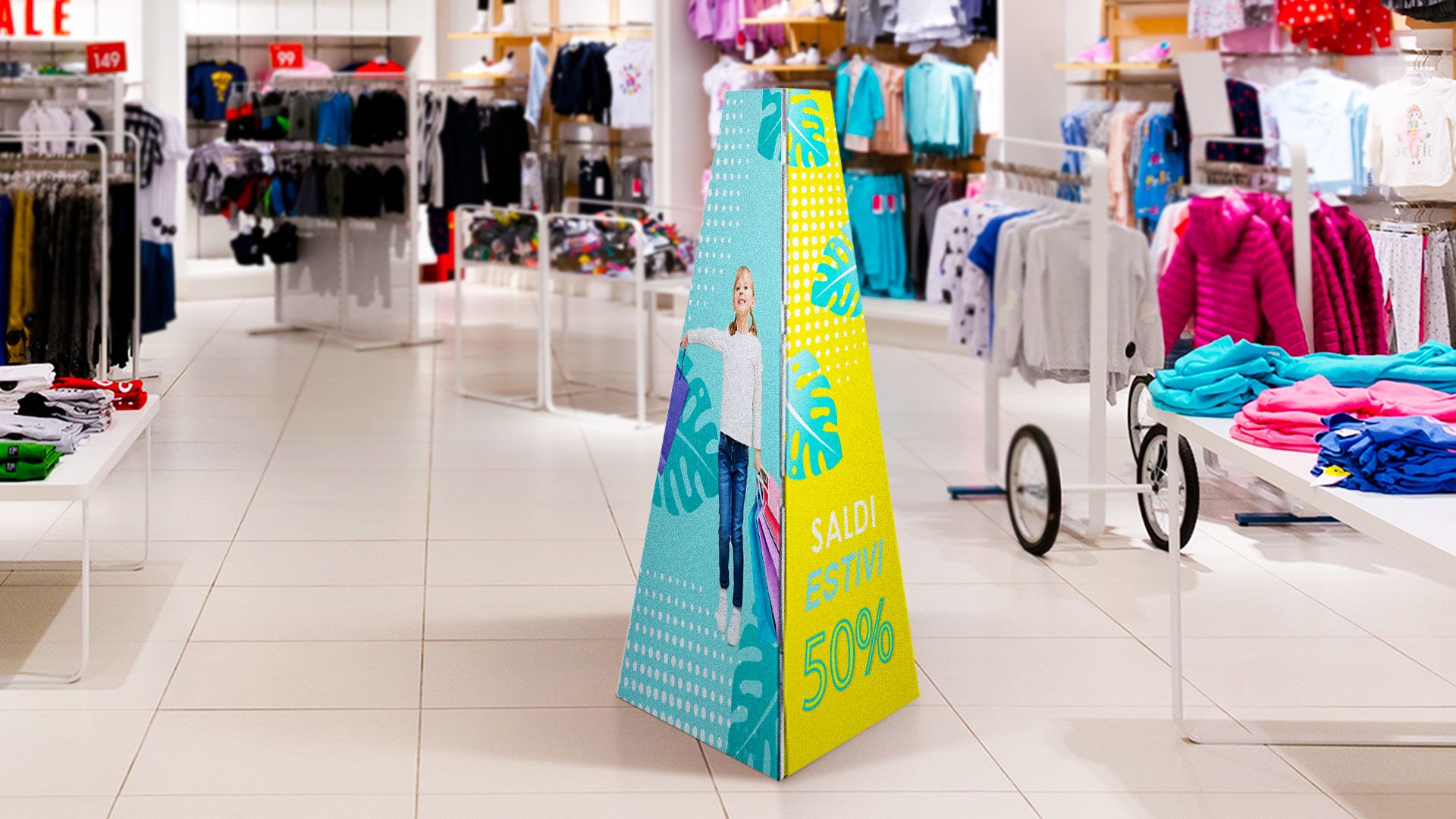 Totem Piramide: espositore da terra triangolare - Stampaestampe.it