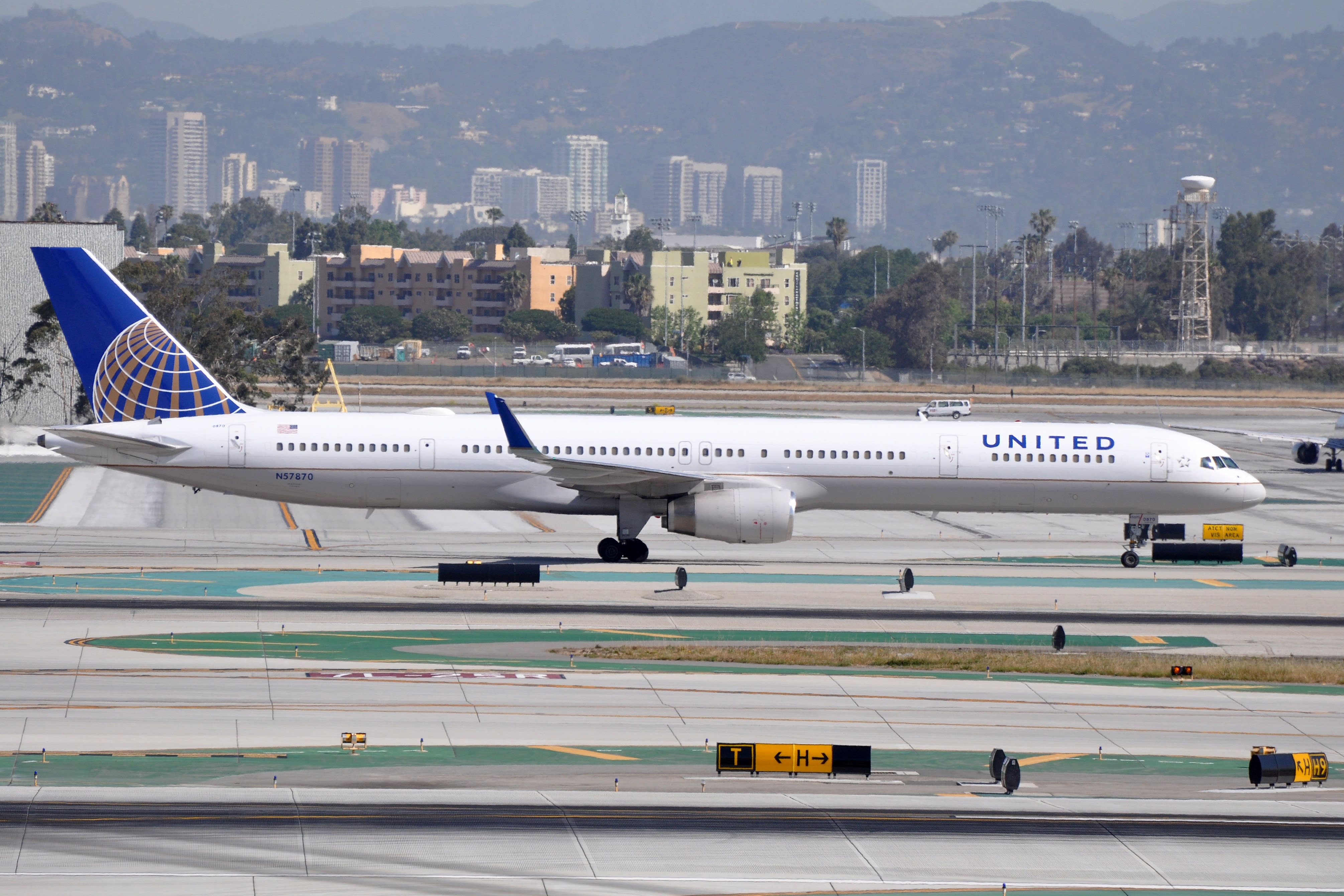 United Boeing 757-33N(WL) - Star Alliance Virtual