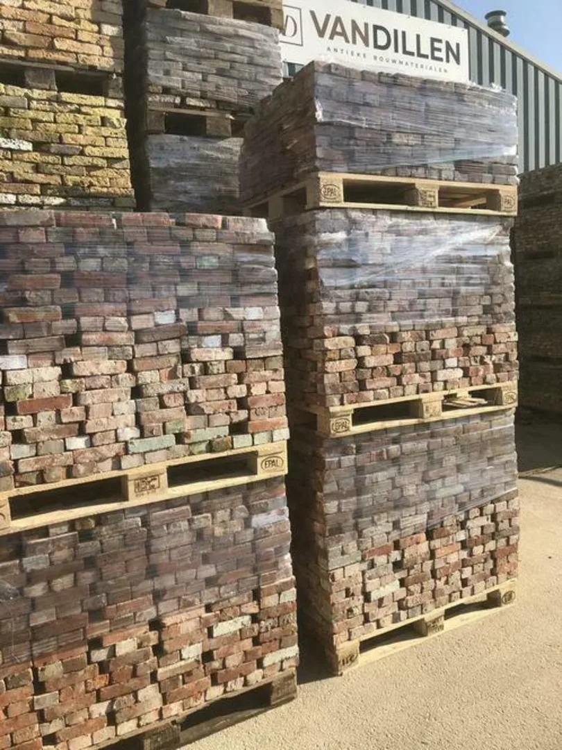 Oude rode metselstenen genuanceerd