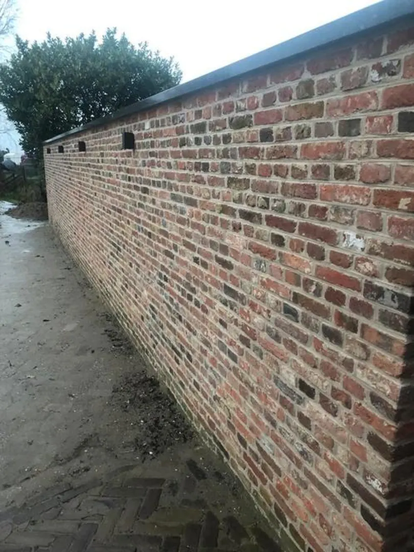 Rode oranje handvorm steen vechtformaat