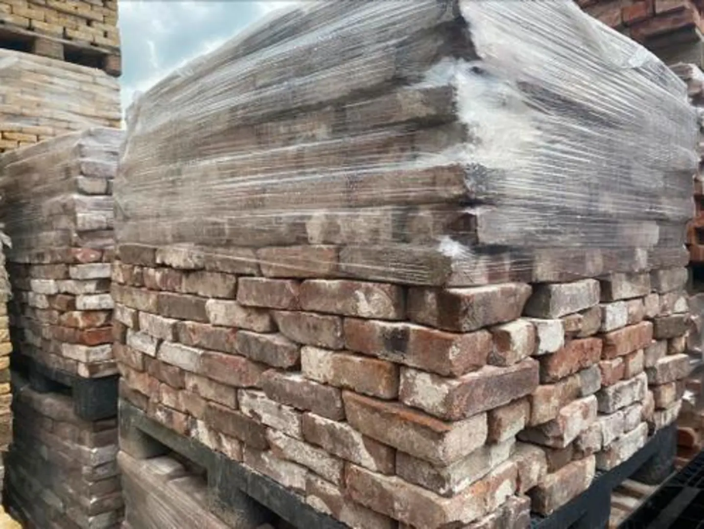 Oude metselstenen | van Dillen antieke bouwmaterialen