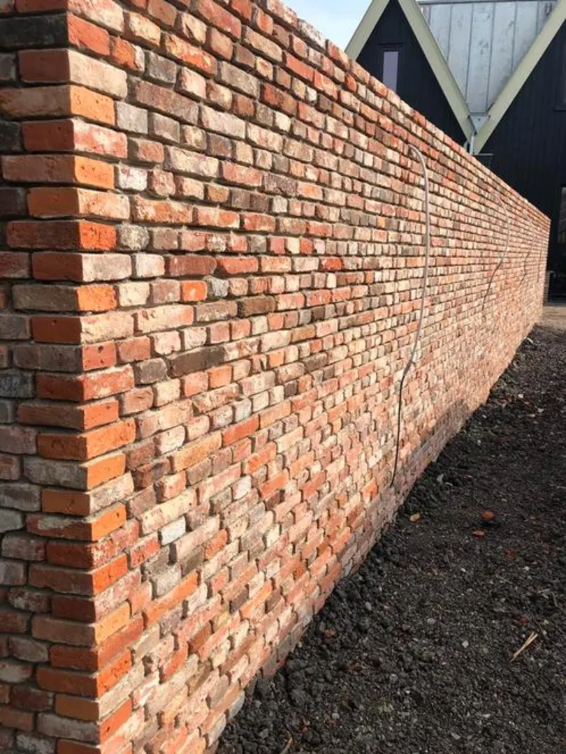 Rode oranje handvorm steen vechtformaat