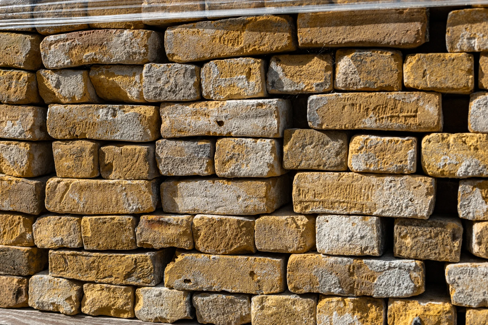 Oude metselstenen | van Dillen antieke bouwmaterialen