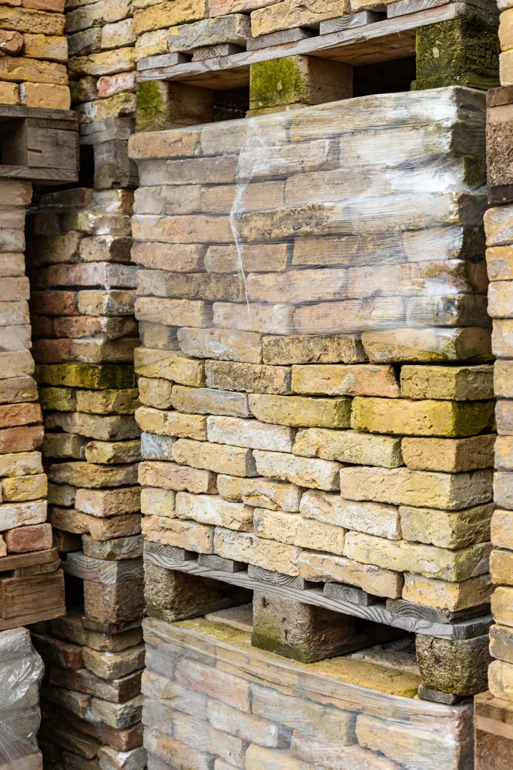 Antieke Friese geeltjes waalformaat metselsteen