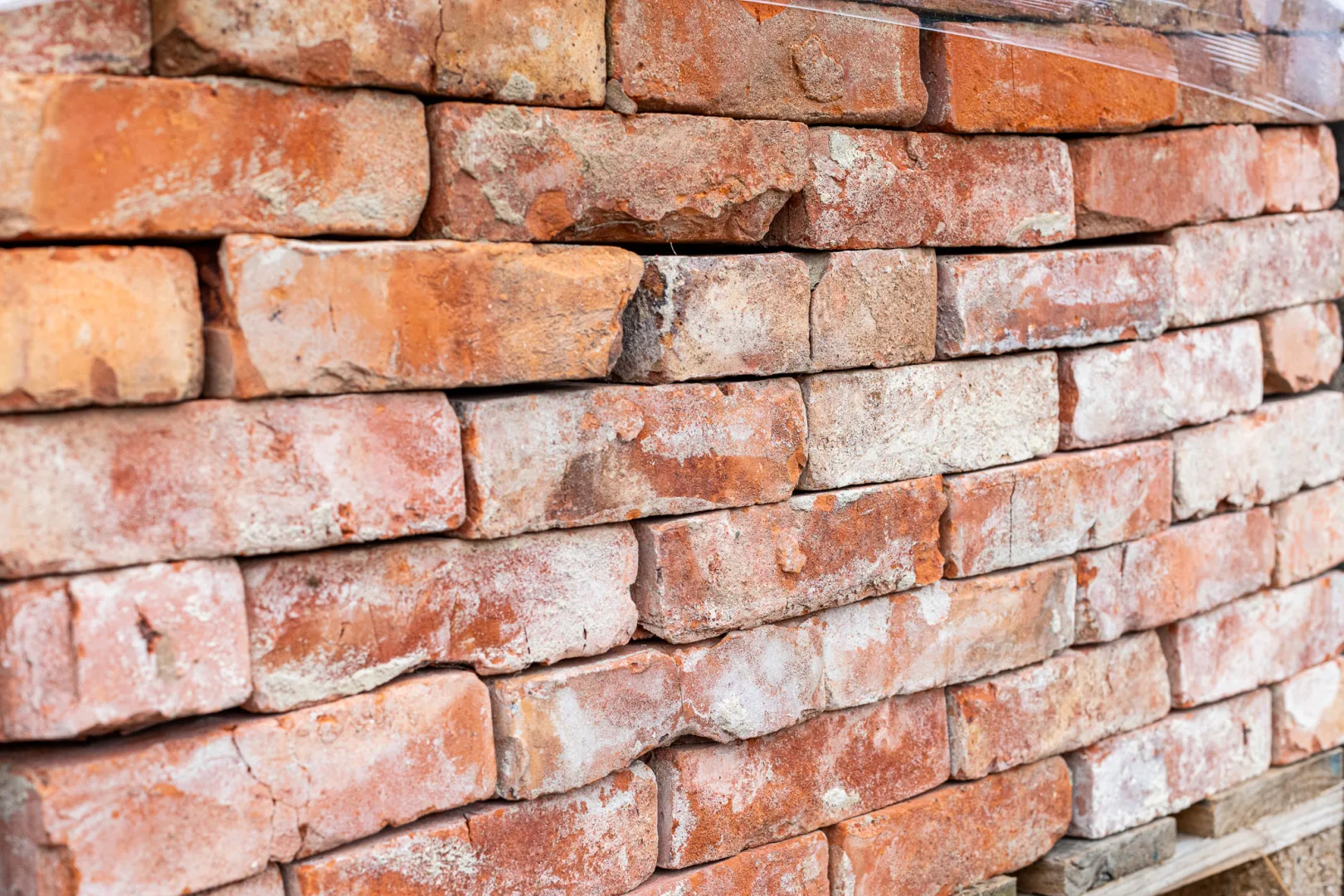 Oude rode metselstenen genuanceerd
