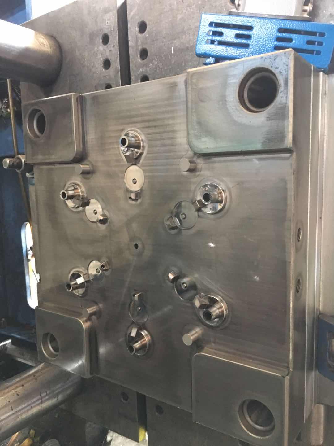 China Flip Top Cap mould,bump lotion mould company in China