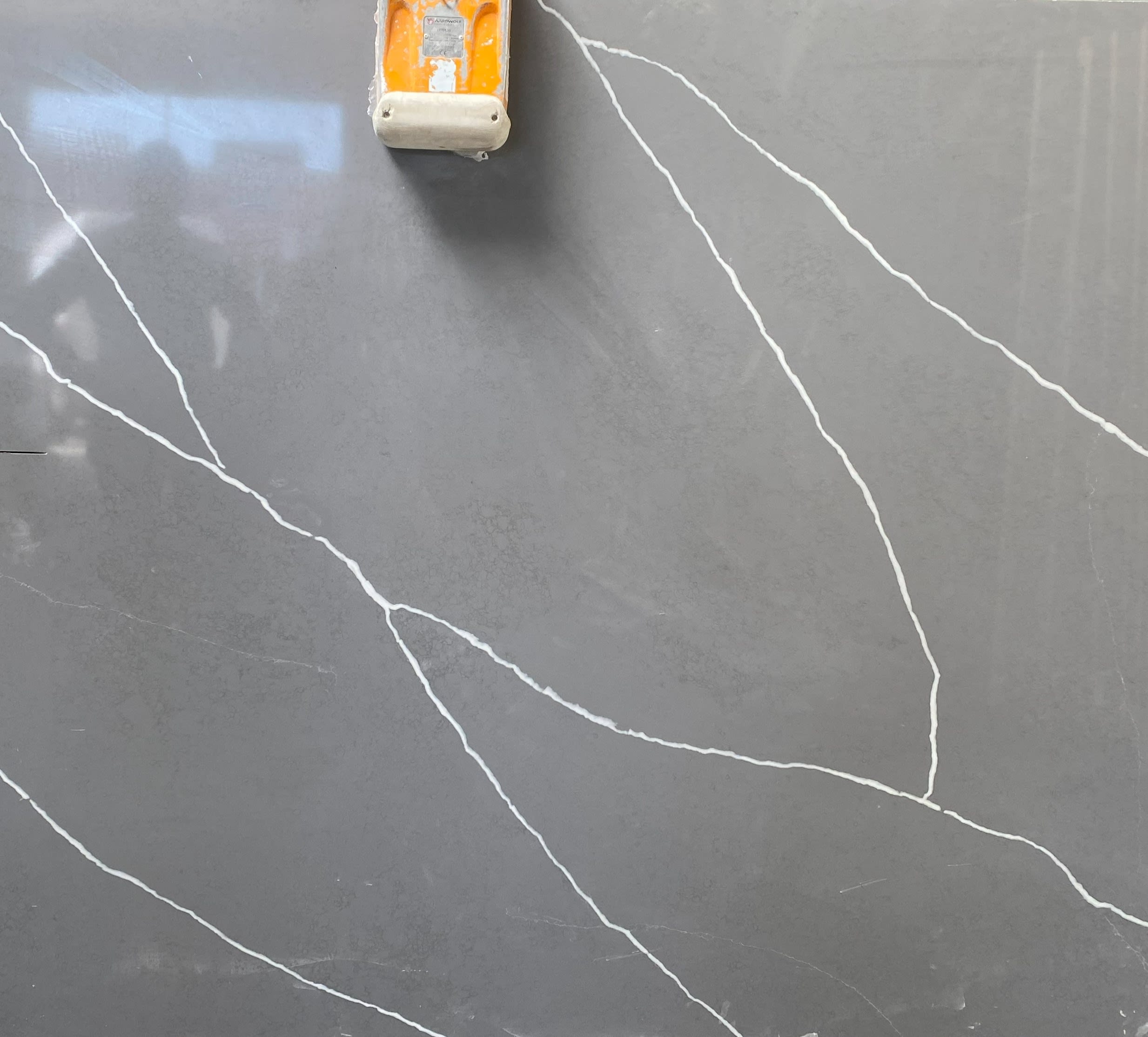 Gray quartz 3cm with thick white veins Quartz by quartz - StoneTrash