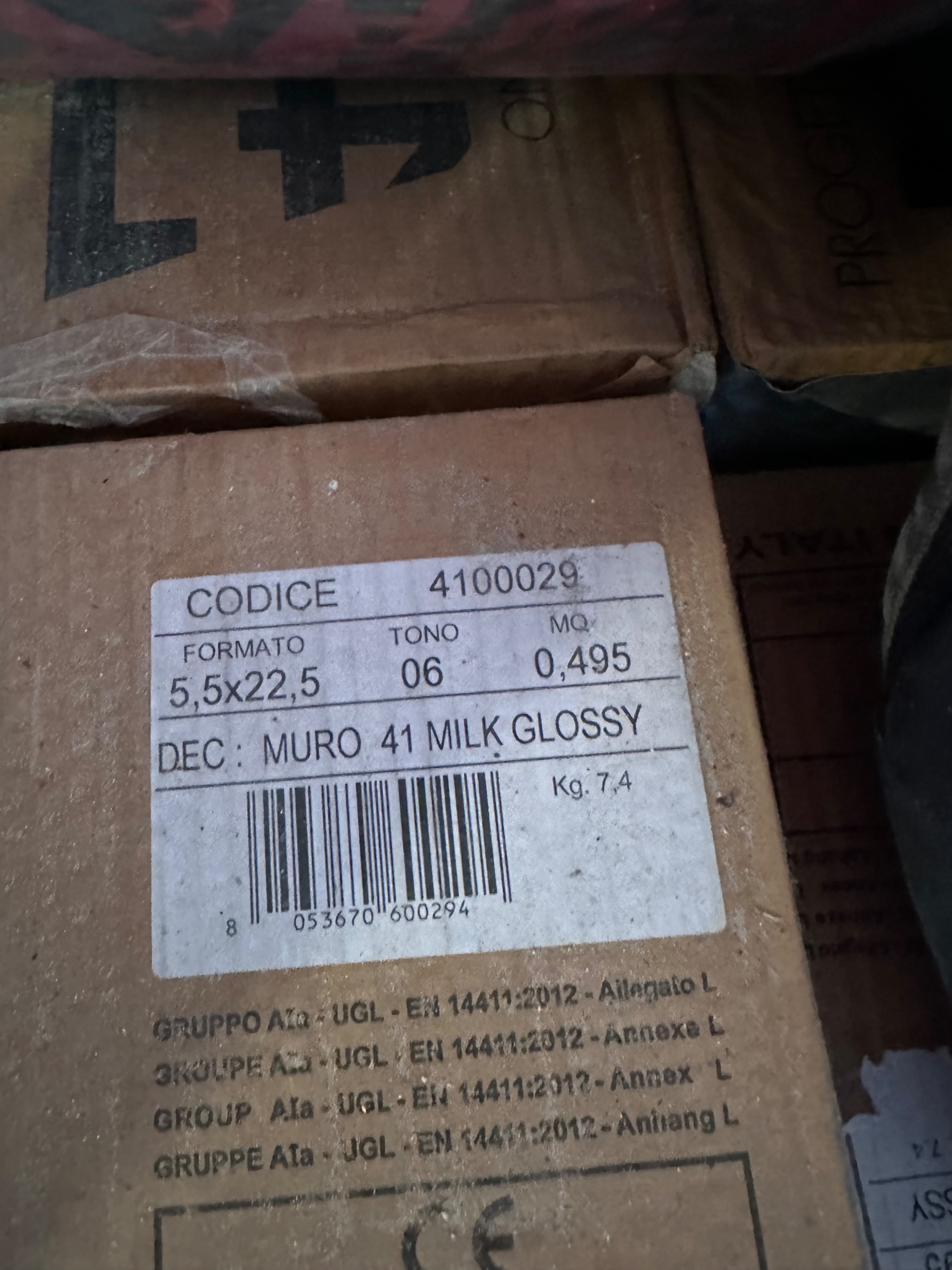 Muro 41 milk glossy Ceramic Tile by Stone Source - StoneTrash