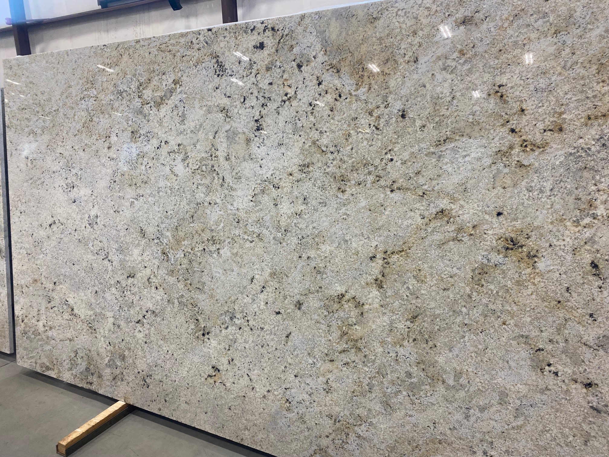 Colonial Cream Granite - StoneTrash